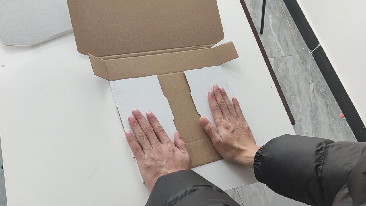 Watch how to fold a box on Amazon Live