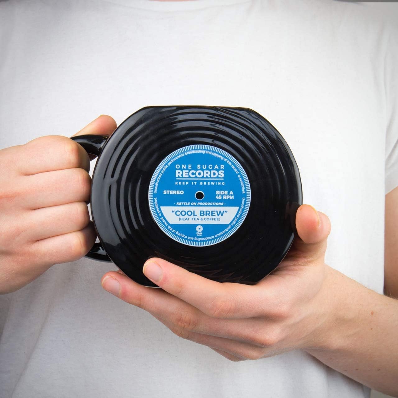 Amazon.com | Gift Republic Vinyl Record Shaped Mug: Coffee Cups & Mugs