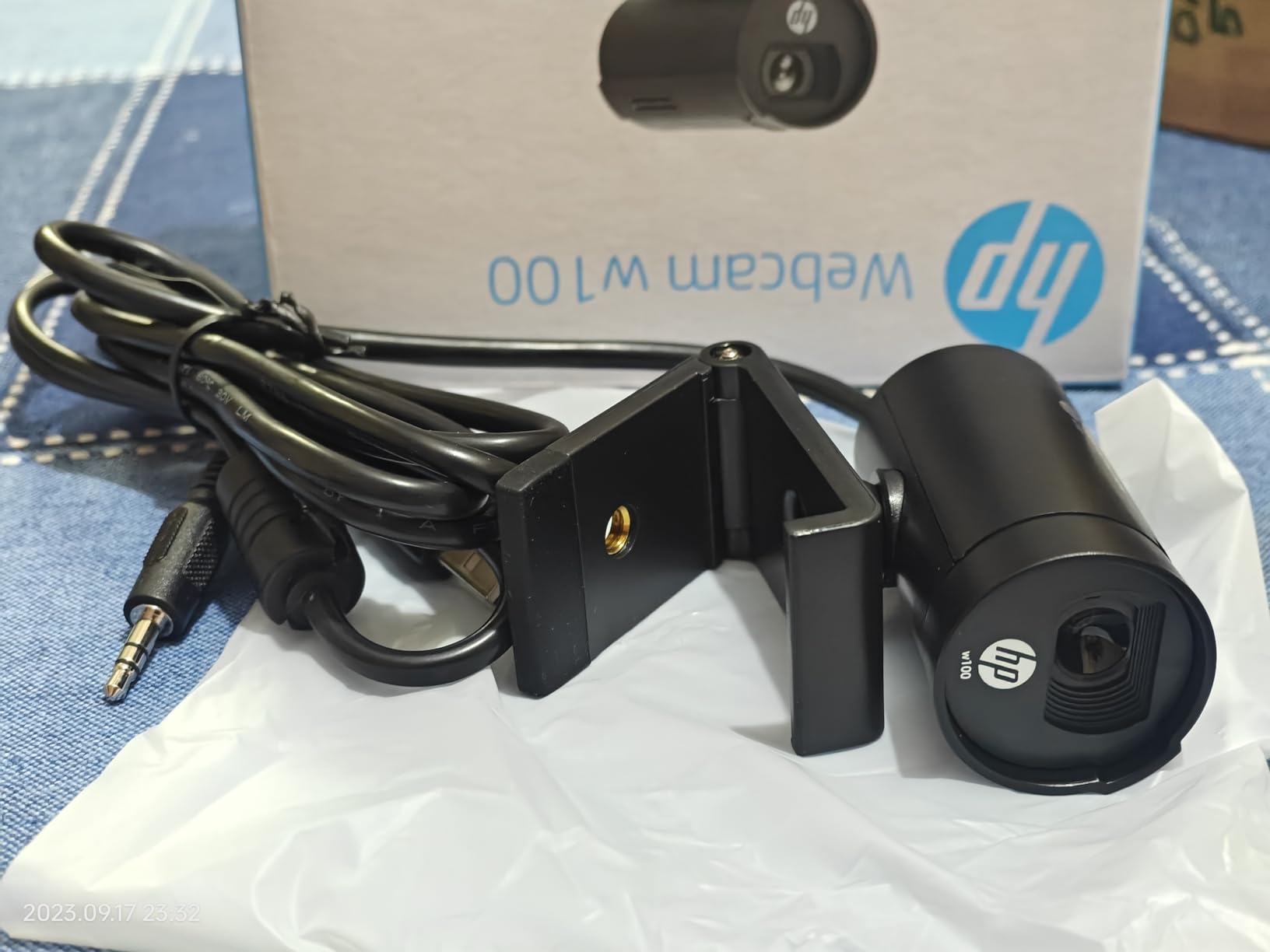 HP w100 480P 30 FPS Digital Webcam with Built-in Mic, Plug and Play ...