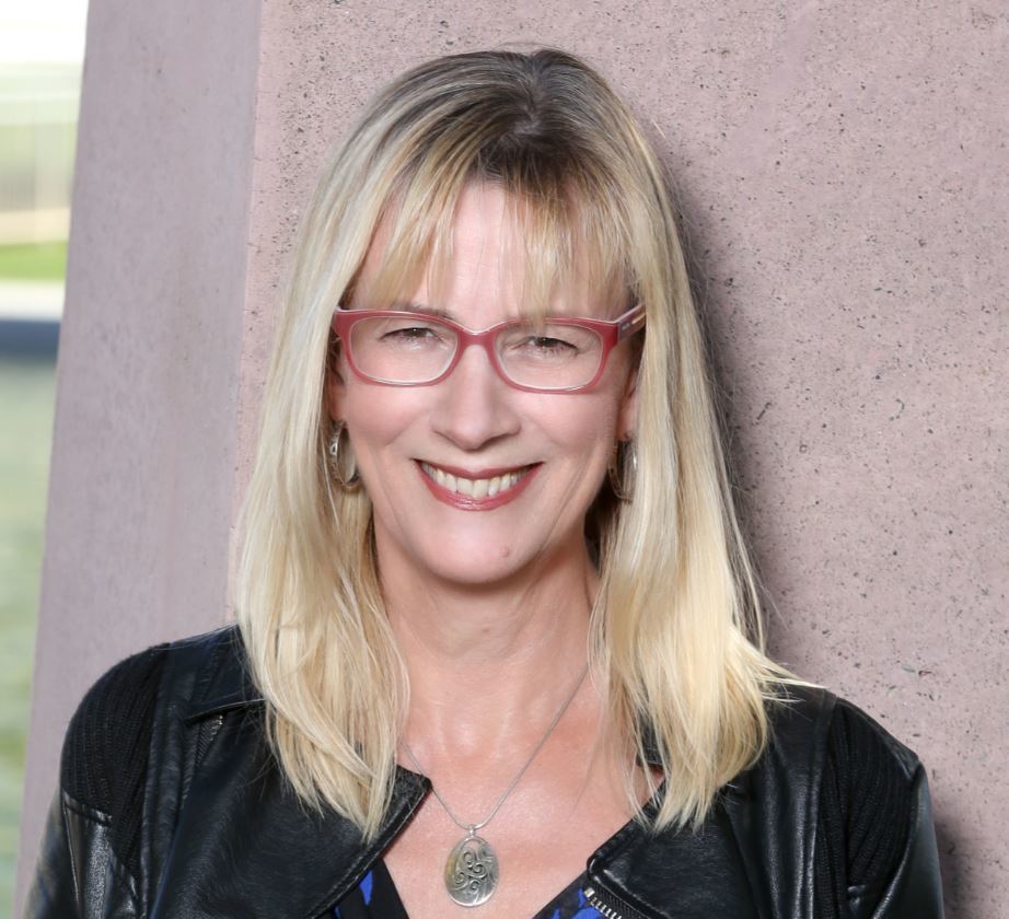 Amazon.com.au: E. Jane Davidson: books, biography, latest update