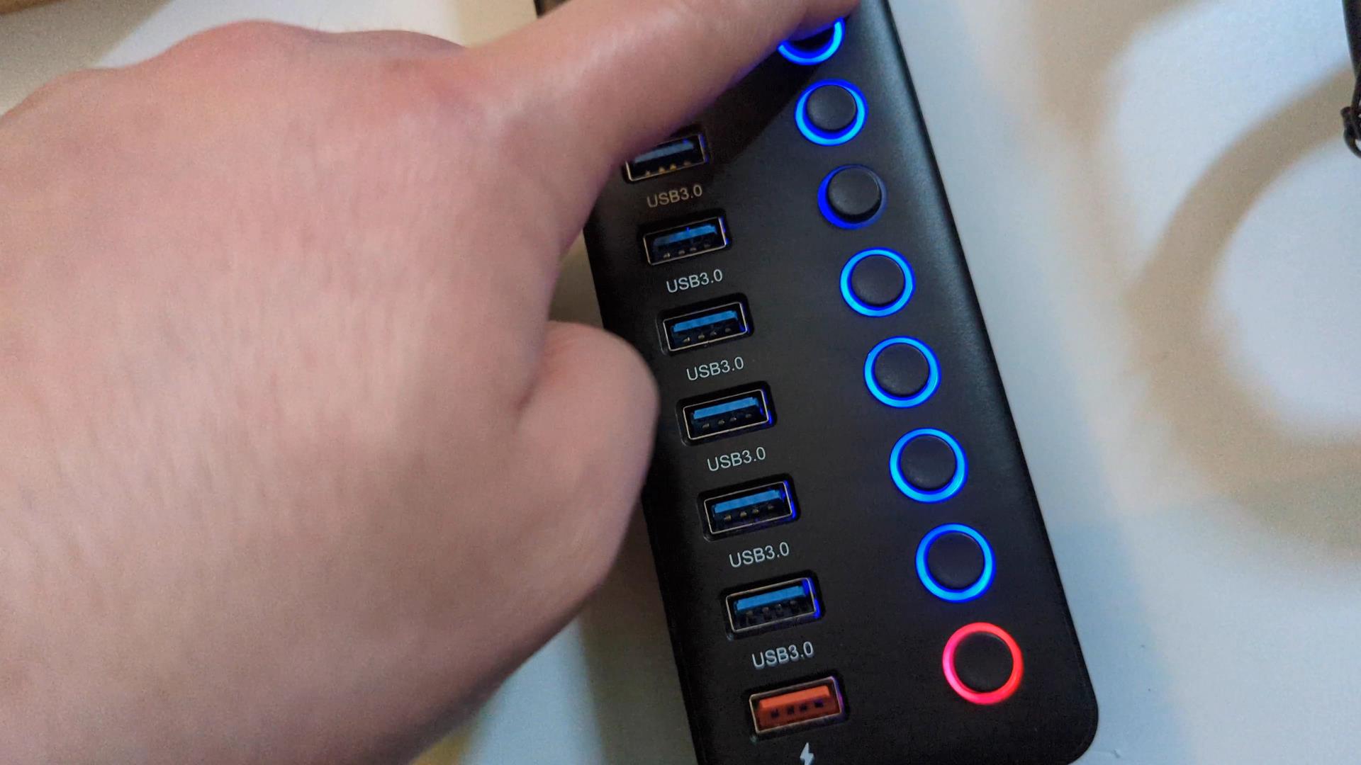 Watch Powered USB Hub 3.0, Wenter 11-Port USB Splitter Hub on Amazon Live