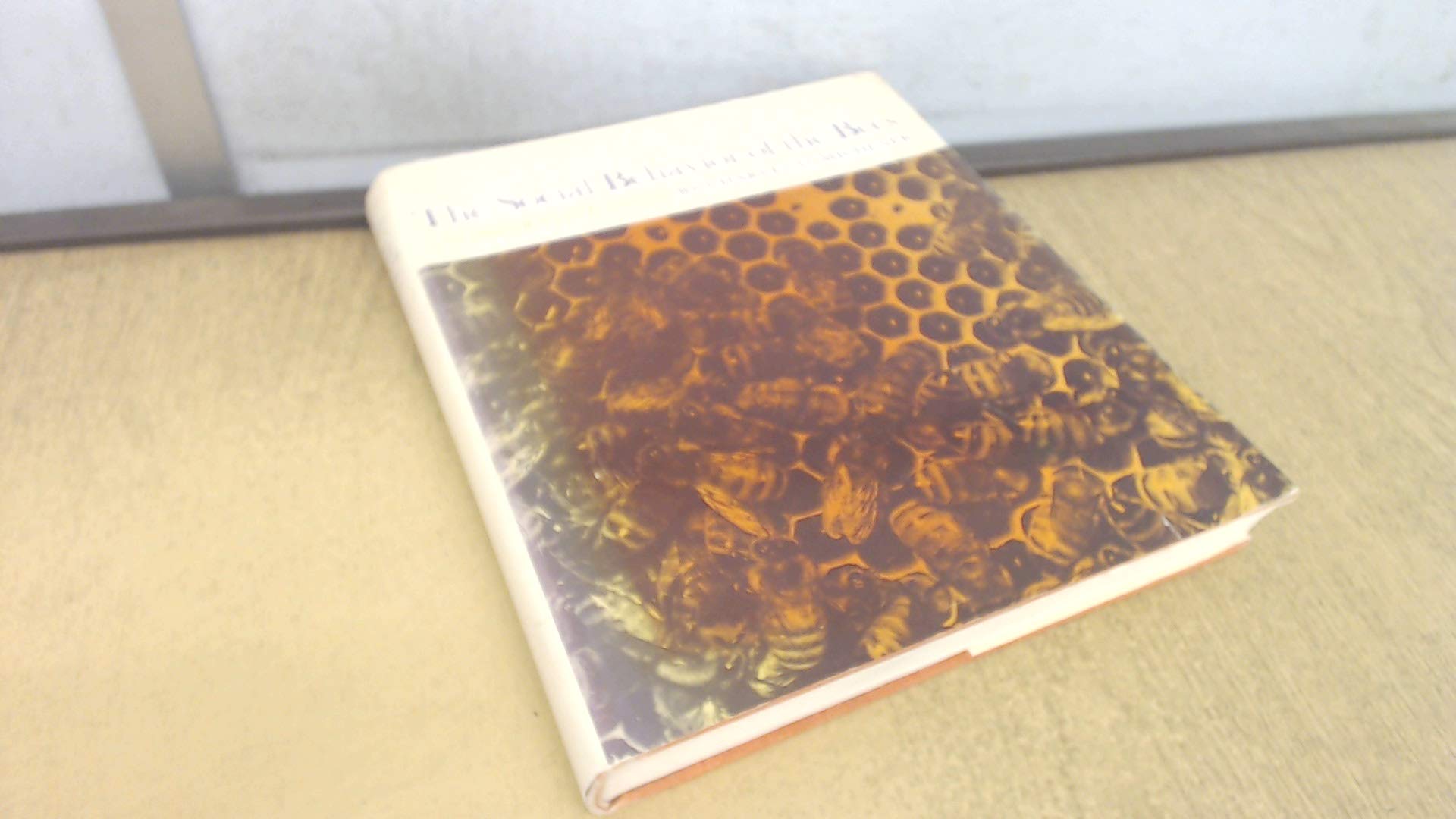 The Social Behavior of the Bees (Belknap Press): Michener, Charles D ...