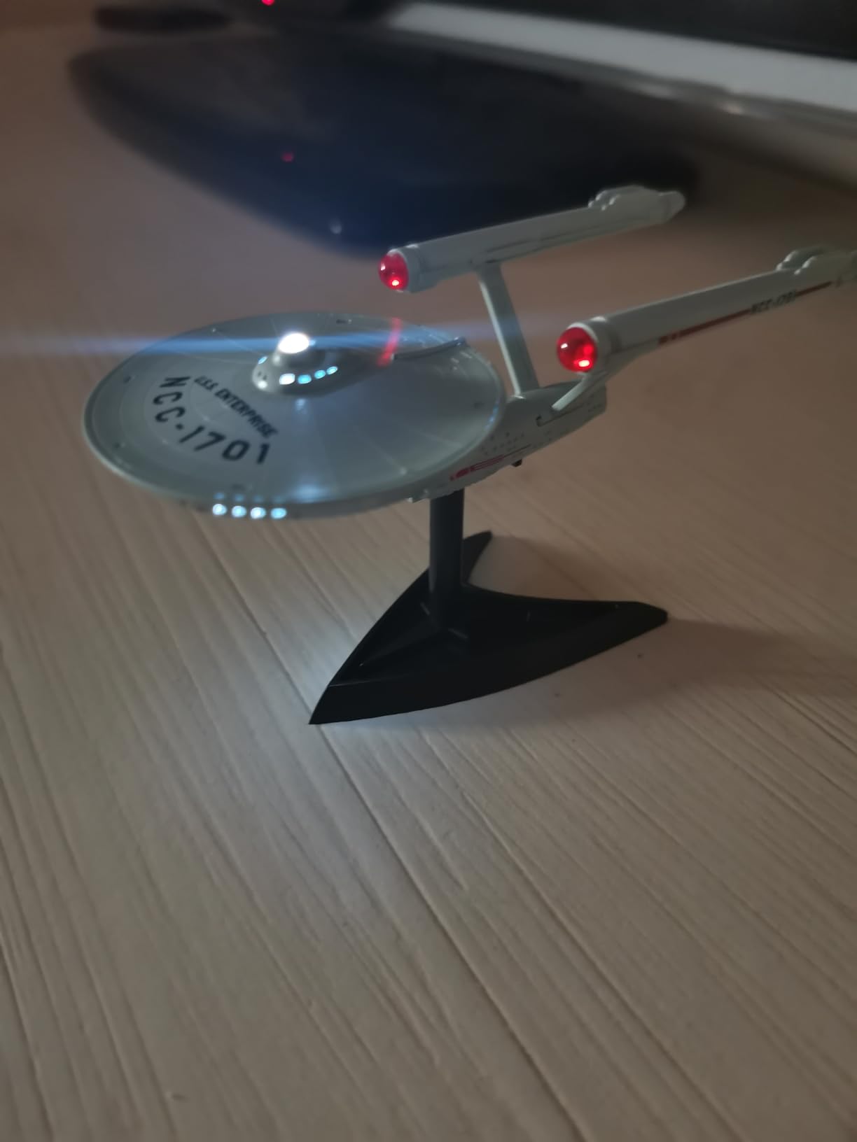 Star Trek: Light-Up Starship Enterprise : Carter, Chip: Amazon.it: Libri