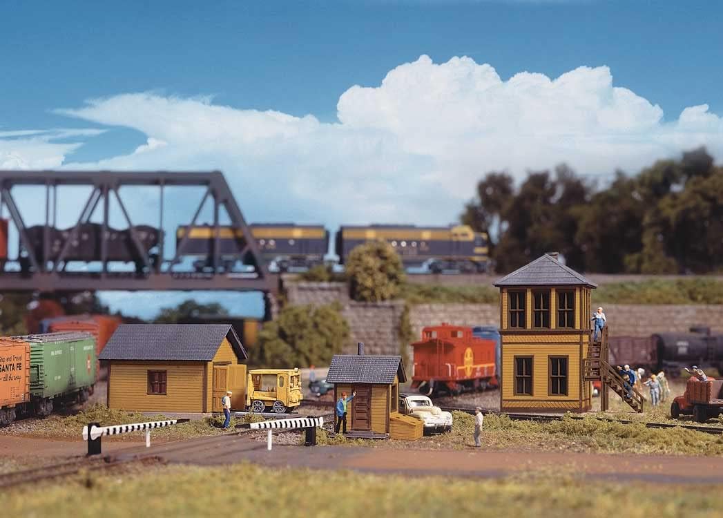 Amazon.com: Walthers Cornerstone 933-3852 N Scale Trackside Structures ...