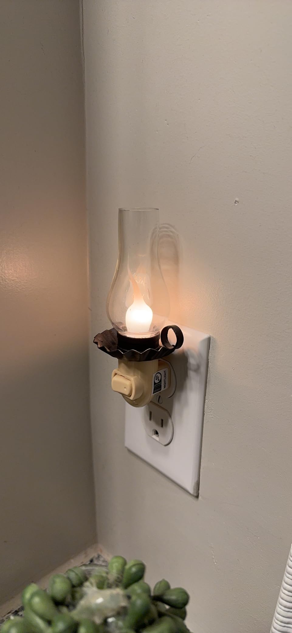 Amazon.com: Red Penn's Grove Glass and Metal Night Light with Chimney ...