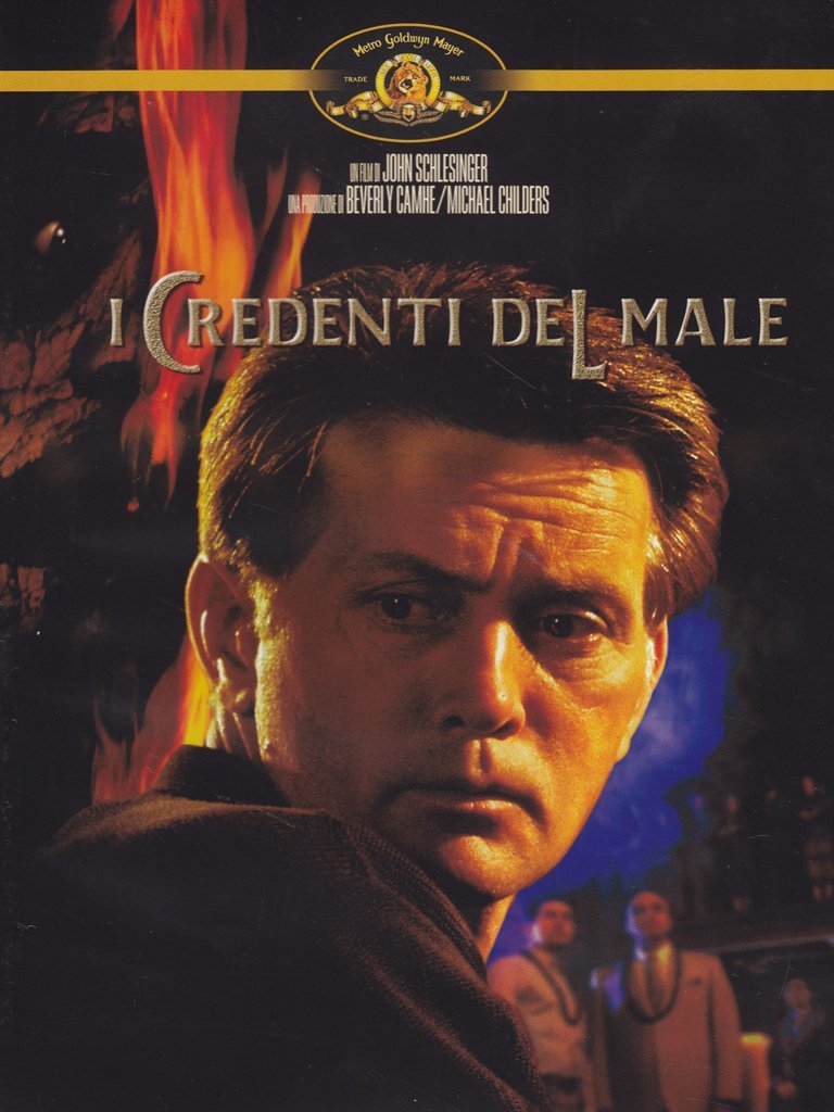 I credenti del male: Amazon.it: Martin Sheen, Robert Loggia, Harley ...