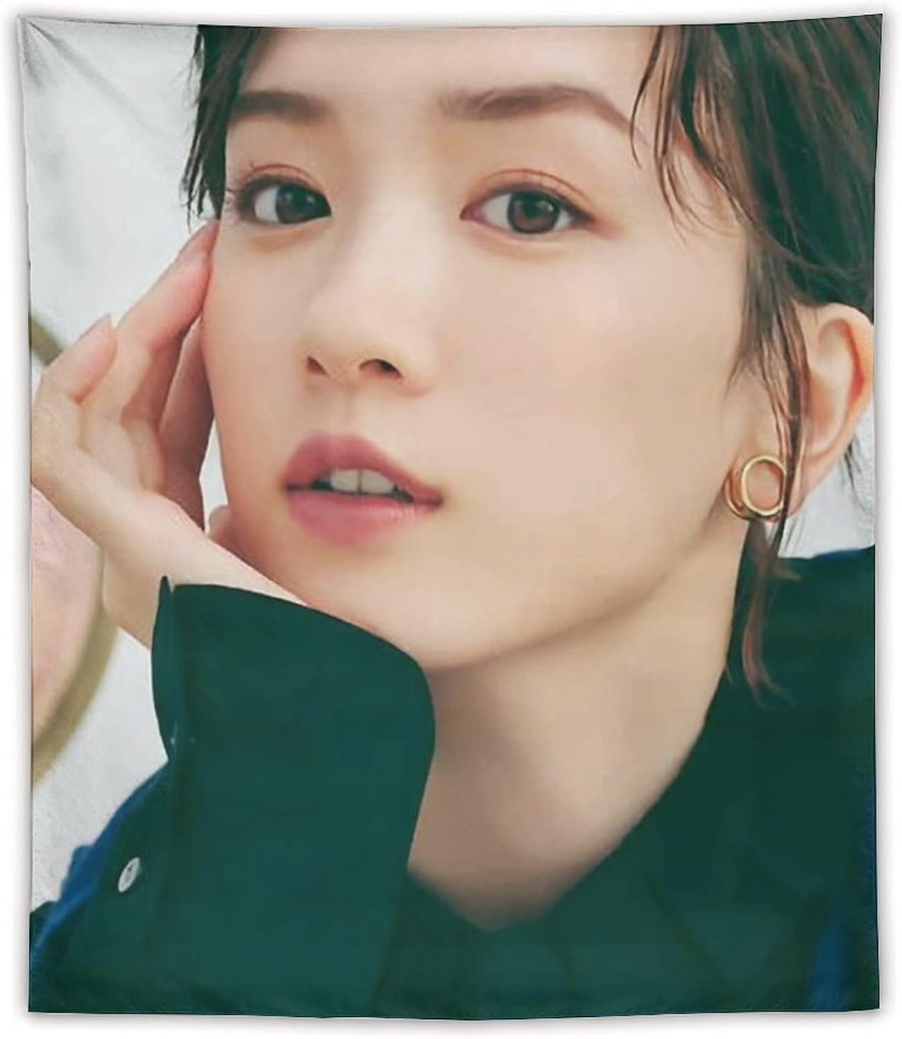 Amazon.co.jp: 永野芽郁 タペストリー インテリア おしゃれ 壁掛け 部屋 ファブリック 飾り ポスター壁の装飾布 背景布 ギフト 多機能 装飾用品 : ホーム＆キッチン