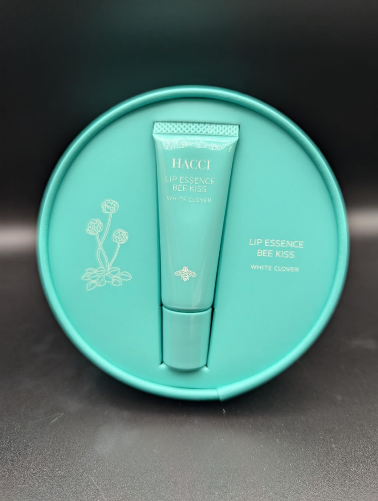 Amazon.co.jp: HACCI(ハッチ) モイスト リップエッセンス BEE KISS ホワイトクローバー : ビューティー