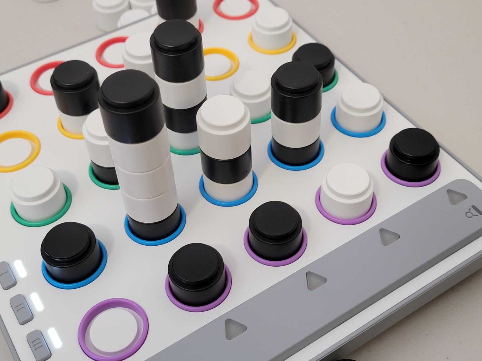 Amazon.com: GiiKER Smart Four, 3D AI-Powered 4 in a Row Game, Strategy ...