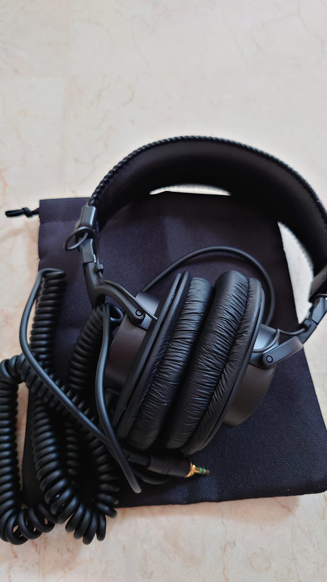 Sony Studio Headphones, Black, 7" x 7" x 1" (MDR7506) : Amazon.sg ...