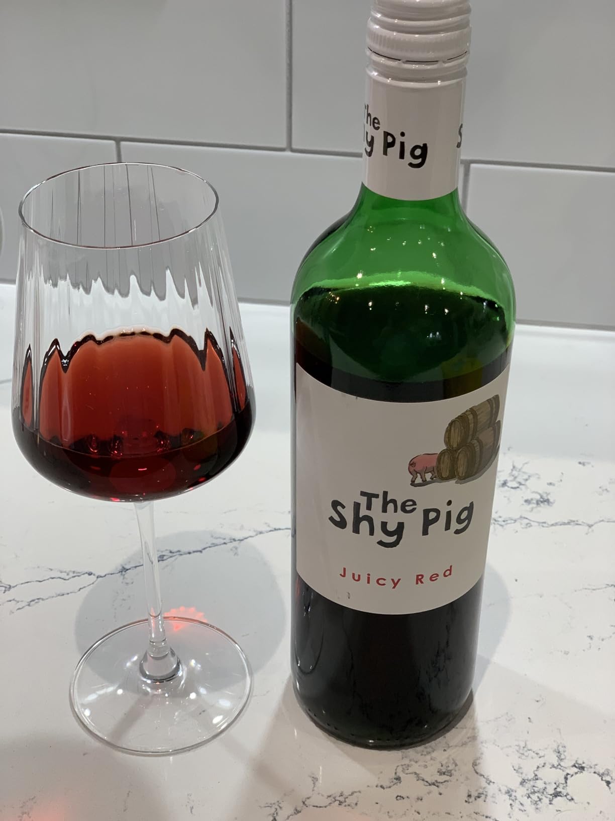 The Shy Pig Juicy Red Australian Vintage Wine, 75cl : Amazon.co.uk: Grocery