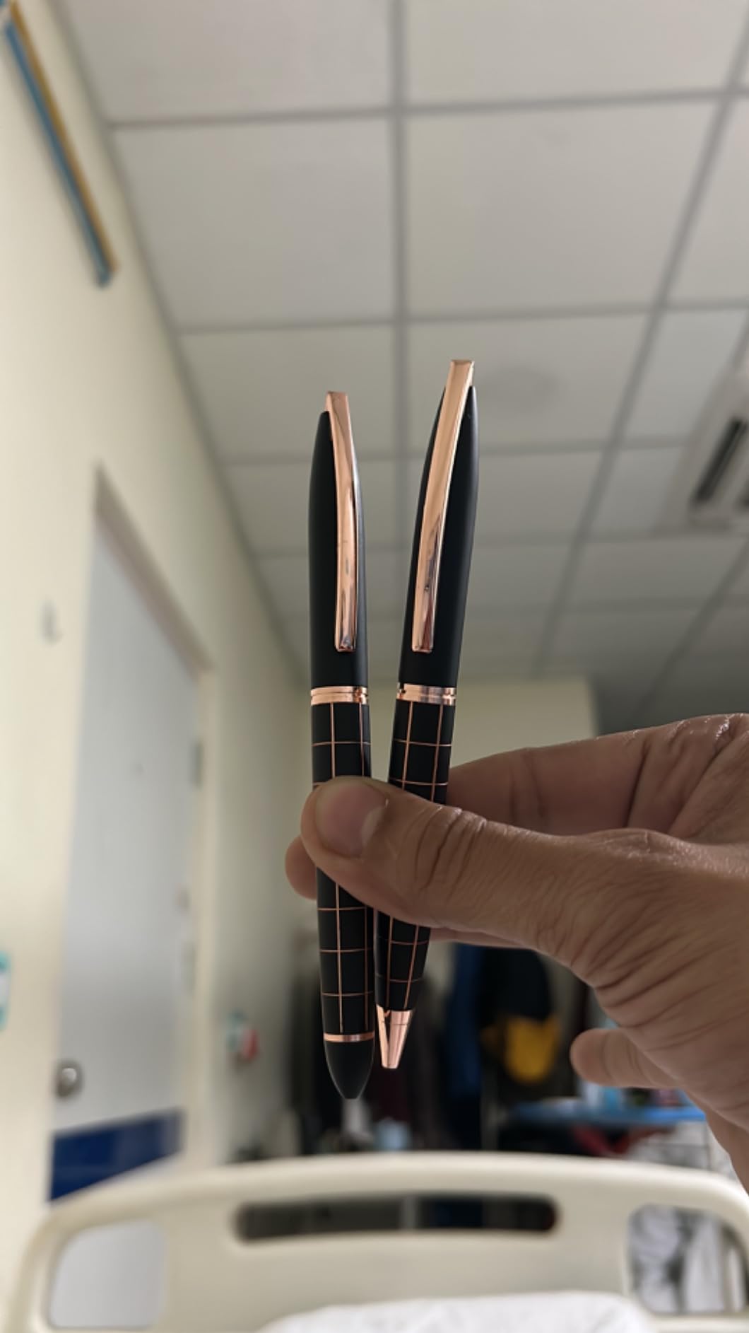 amazon basics Premium Ballpoint Pen with Case for Office, School, Daily ...