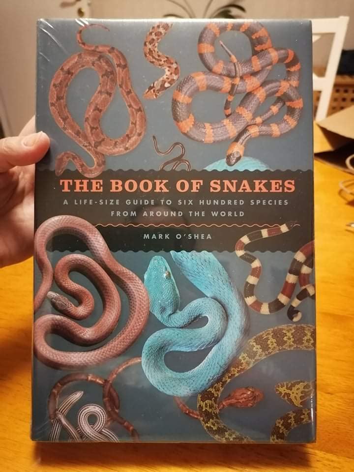 The Book of Snakes: A Life-Size Guide to Six Hundred Species from ...