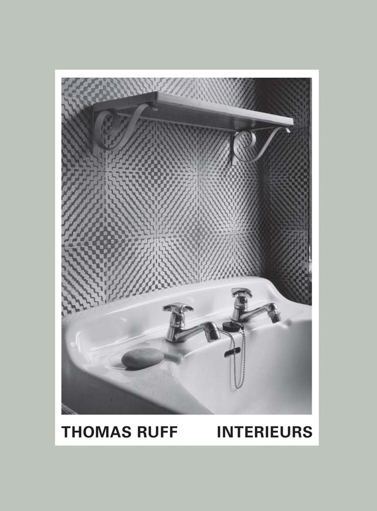 Amazon.com: Thomas Ruff: Interieurs: 9783960980797: Germann, Martin ...