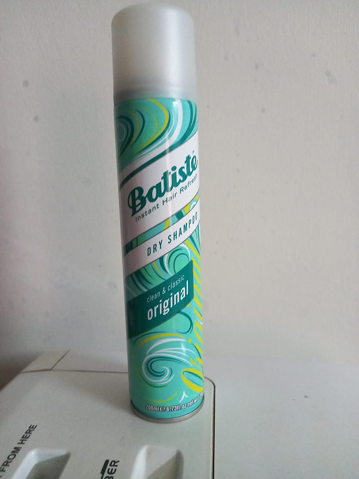 Batiste Instant Hair Refresh Dry Shampoo Clean & Classic Original