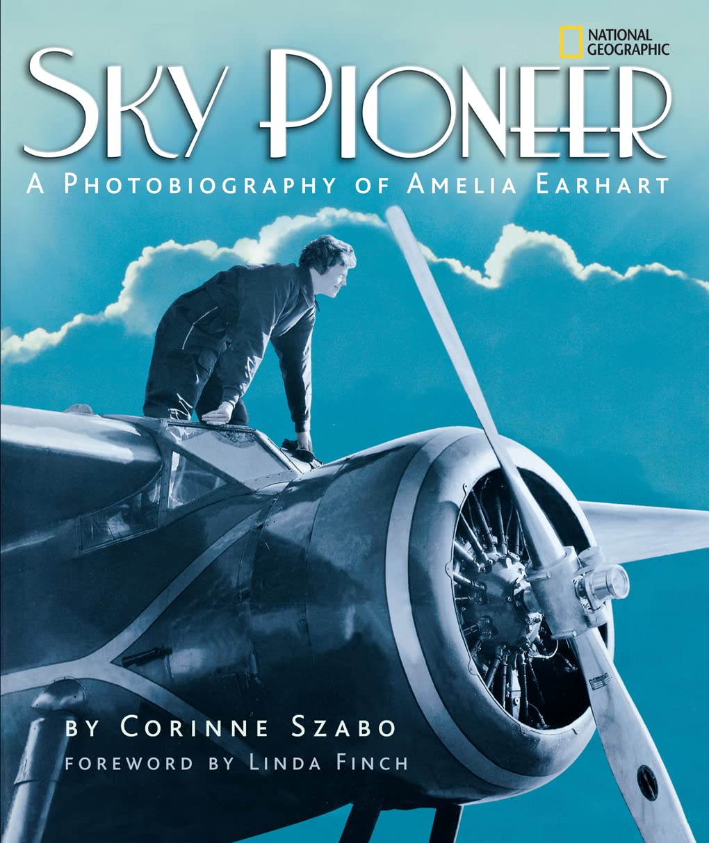 Sky Pioneer: A Photobiography of Amelia Earhart : Szabo, Corinne, Finch ...
