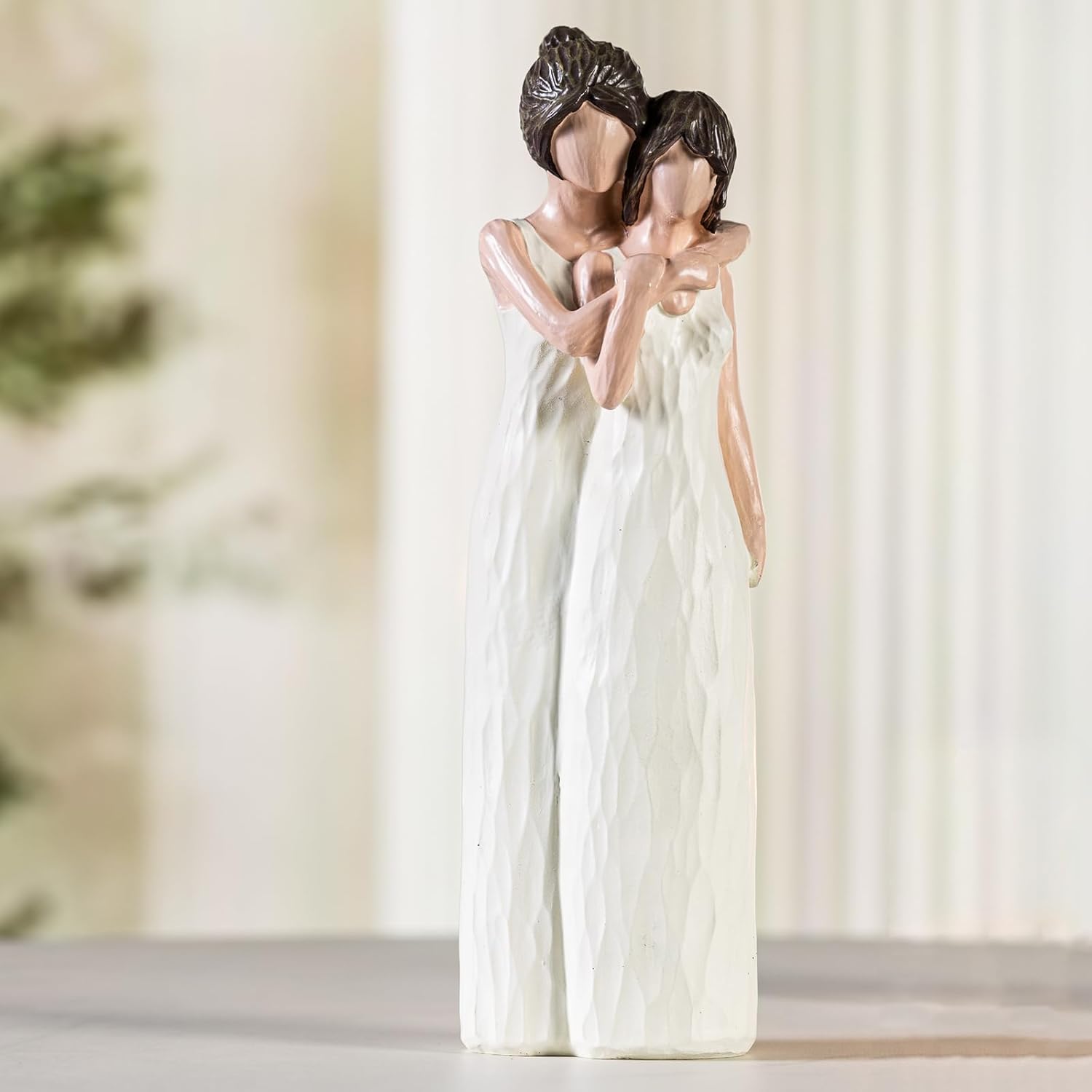 Amazon.com: BUTILIVEEN 10.6" H Mother and Daughter Hugging Figurines ...