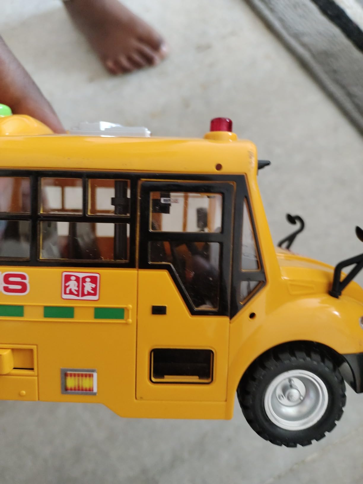 EUPHORIA Rk Toys School Bus with Lights and Cool Openable Doors Pull ...
