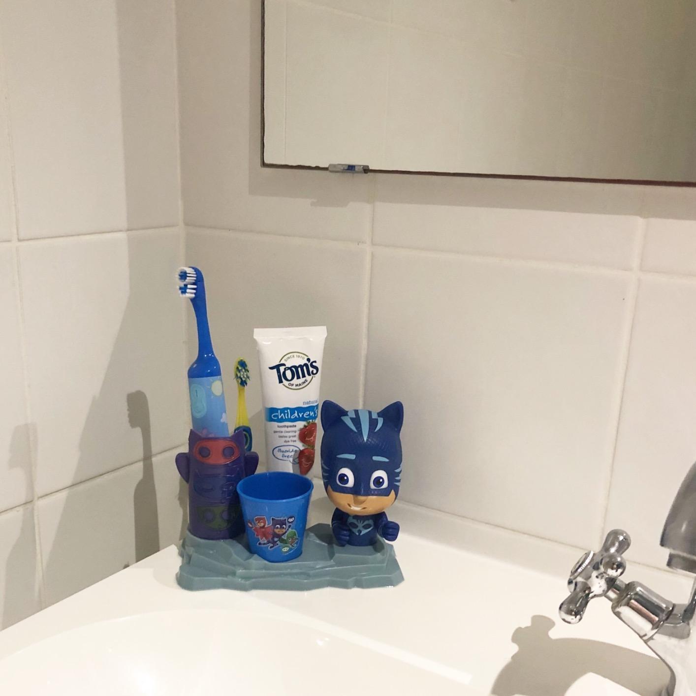 Amazon.com: PJ Masks Super Smile Set - Toothbrush Holder, Toothbrush ...