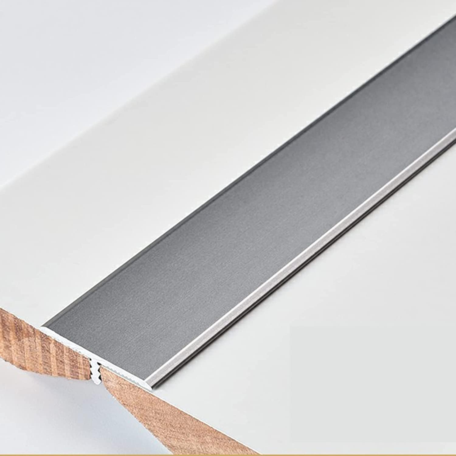 Striscia di transizione del pavimento Striscia divisoria del pavimento ...