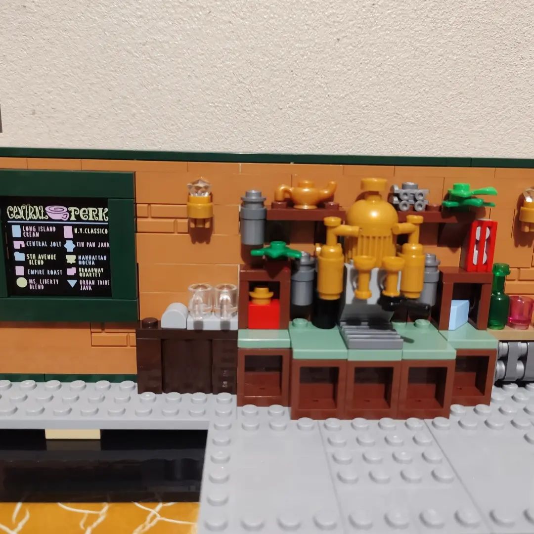 Lego Ideas 21319 Central Perk Building Kit (1,070 Pieces), Building ...