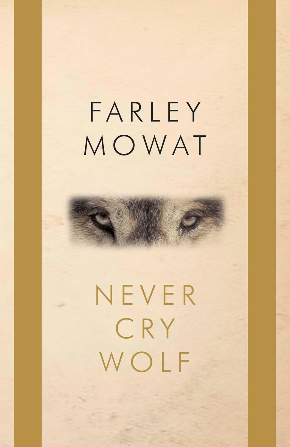 Never Cry Wolf: Mowat, Farley: 9780735252905: Books - Amazon.ca