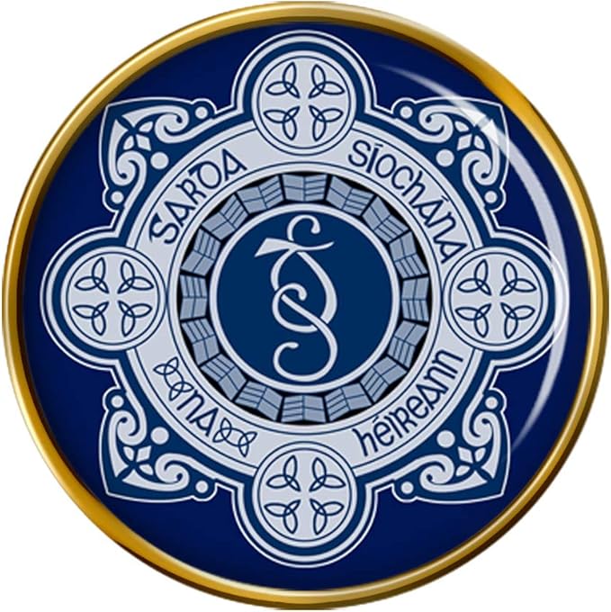 Garda Síochána Pin Badge : Amazon.co.uk: Clothing