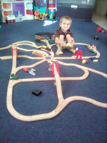 Amazon.com: Melissa & Doug Deluxe Wooden Railway Train Set (130+ pcs ...