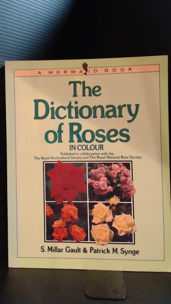 The Dictionary of Roses in Colour (Mermaid Books): Amazon.co.uk: Gault ...