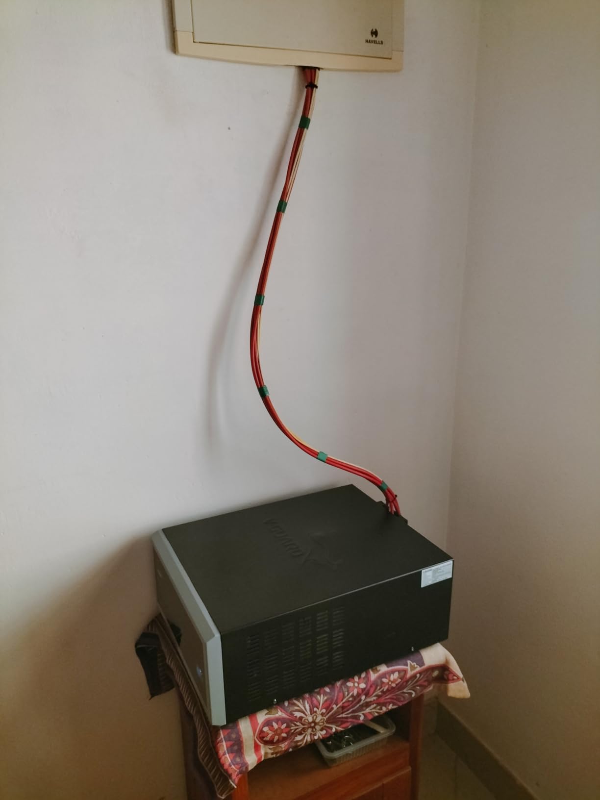 V-Guard VGMW 1000 Plus Mainline Voltage Stabilizer (Black) : Amazon.in ...