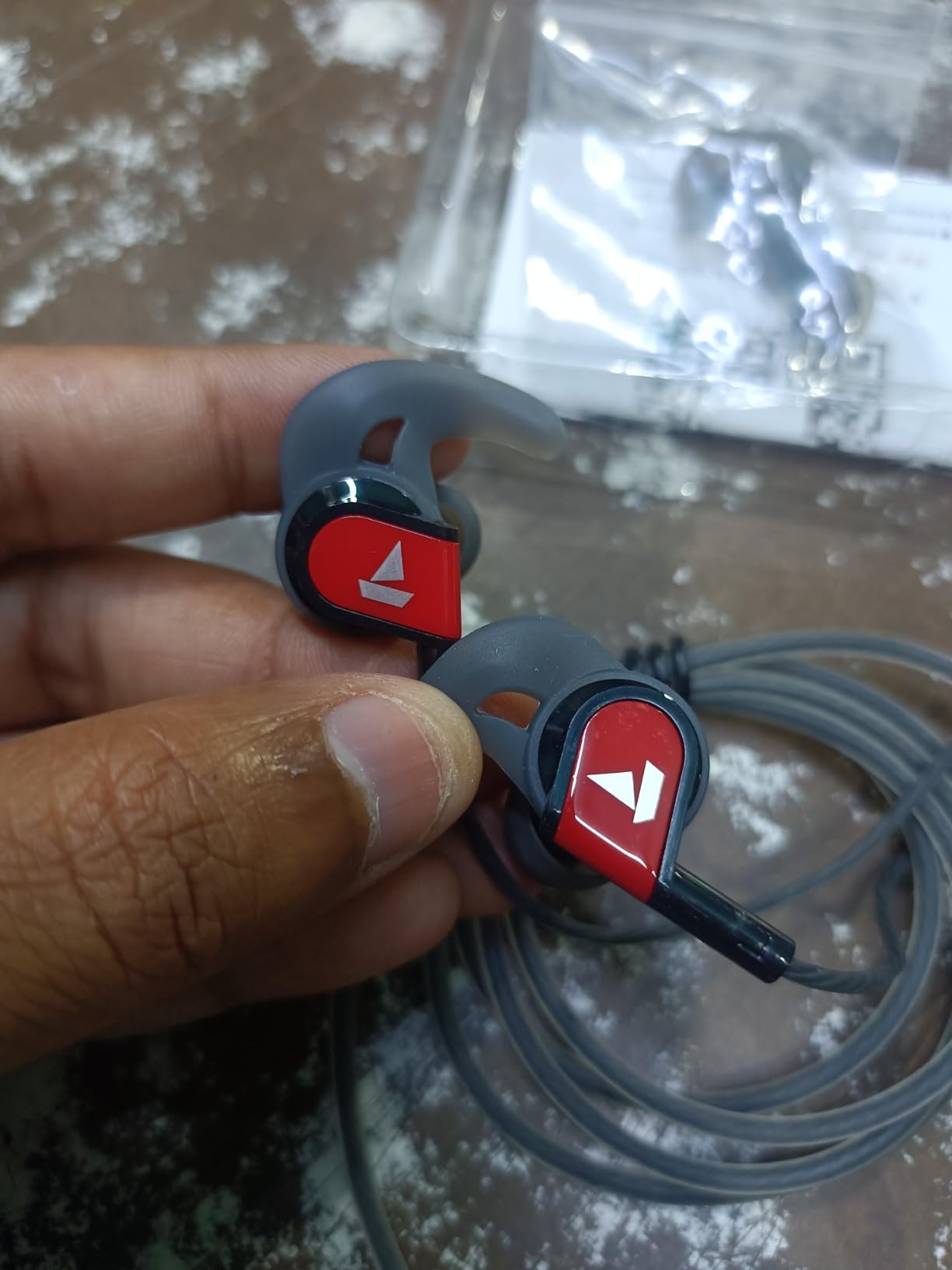 boAt Bassheads 242 in Ear Wired Earphones with Mic(Red) : Amazon.in ...