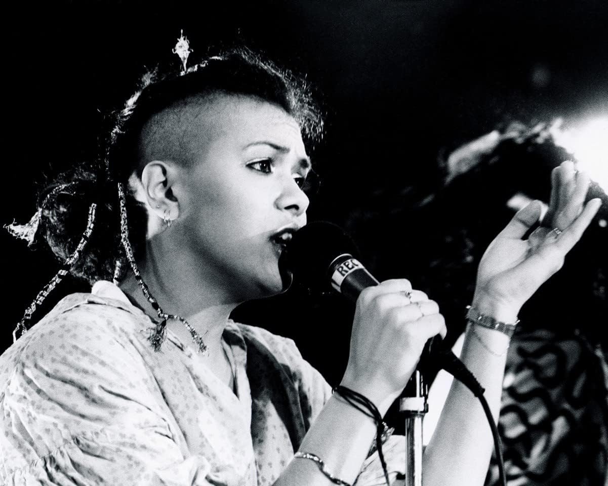 Amazon.com: worldphotographs Bow Wow Wow (New Wave Punk Group) Annabella Lwin 10x8 Photo ...