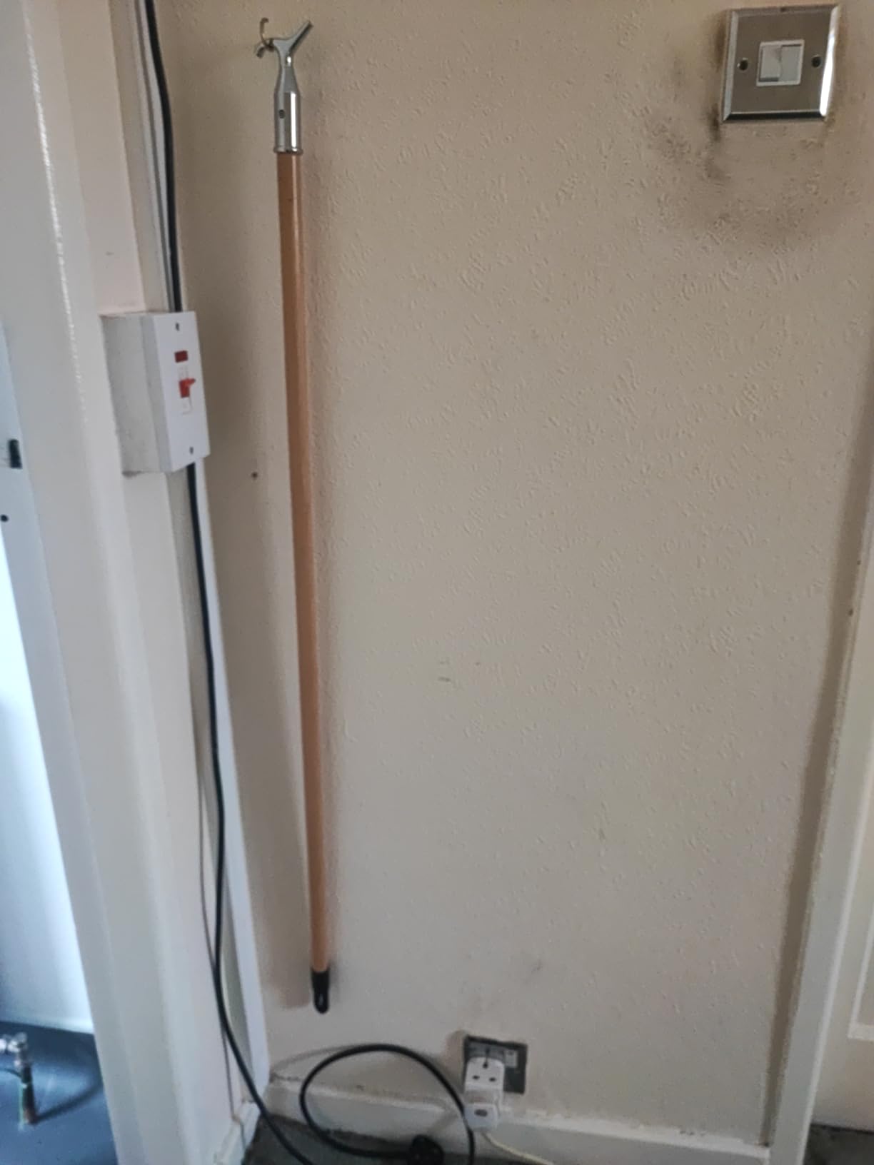 Window & Loft Hatch Opener Pole - 118cm Varnished Wood Handle with ...