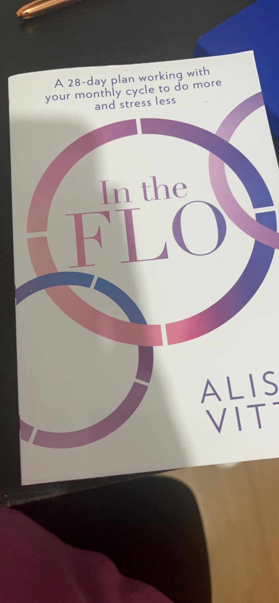 In the FLO: A 28-day plan working with your monthly cycle to do more ...