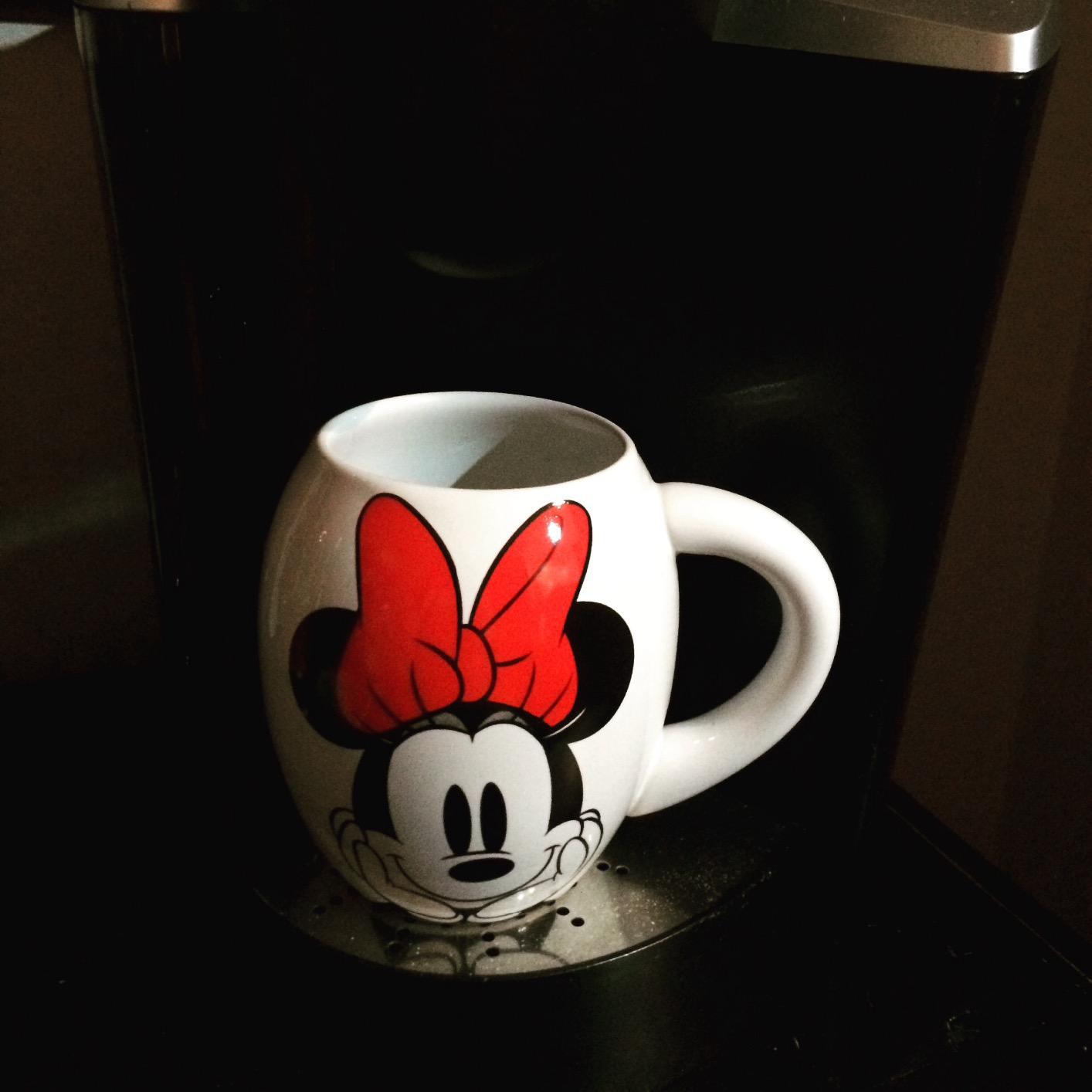 Amazon.com: Disney Minnie Mouse 18 Oz. Oval Ceramic Mug : Home & Kitchen