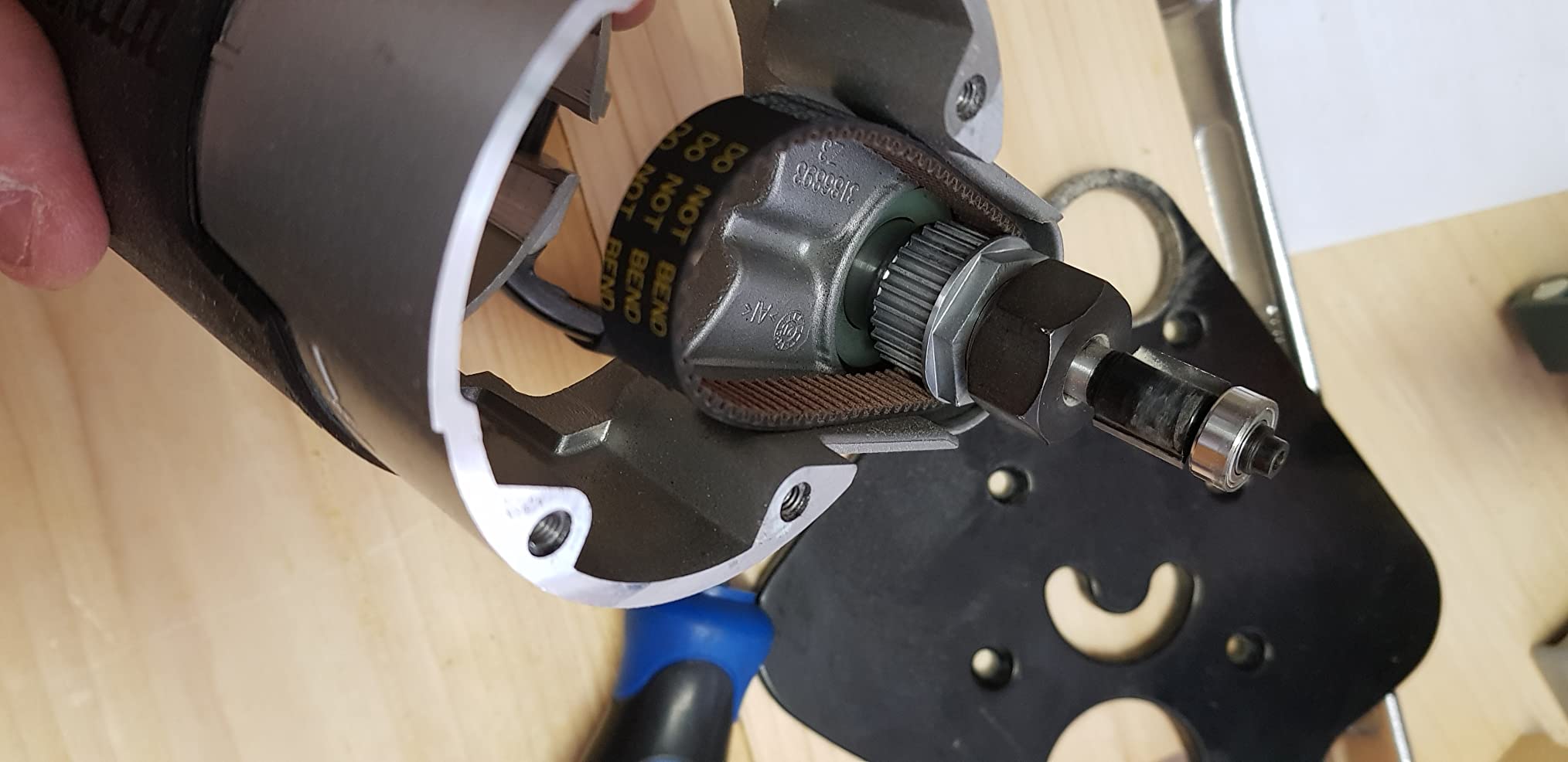 Makita 195562-2 - Base de eje deSPlazado para modelo RT0700 : Amazon.it ...