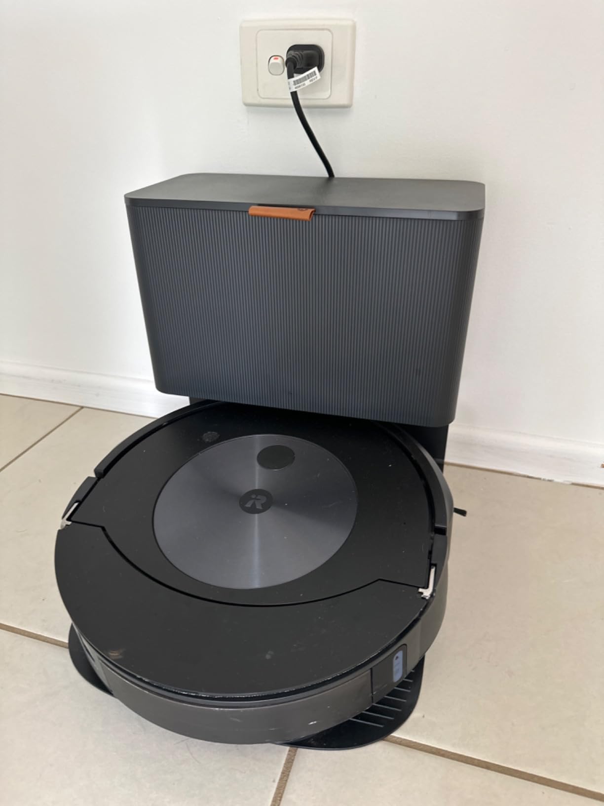 iRobot Roomba Combo j7+ Self-Emptying Robot Vacuum & Mop - Automatically vacuums and mops ...