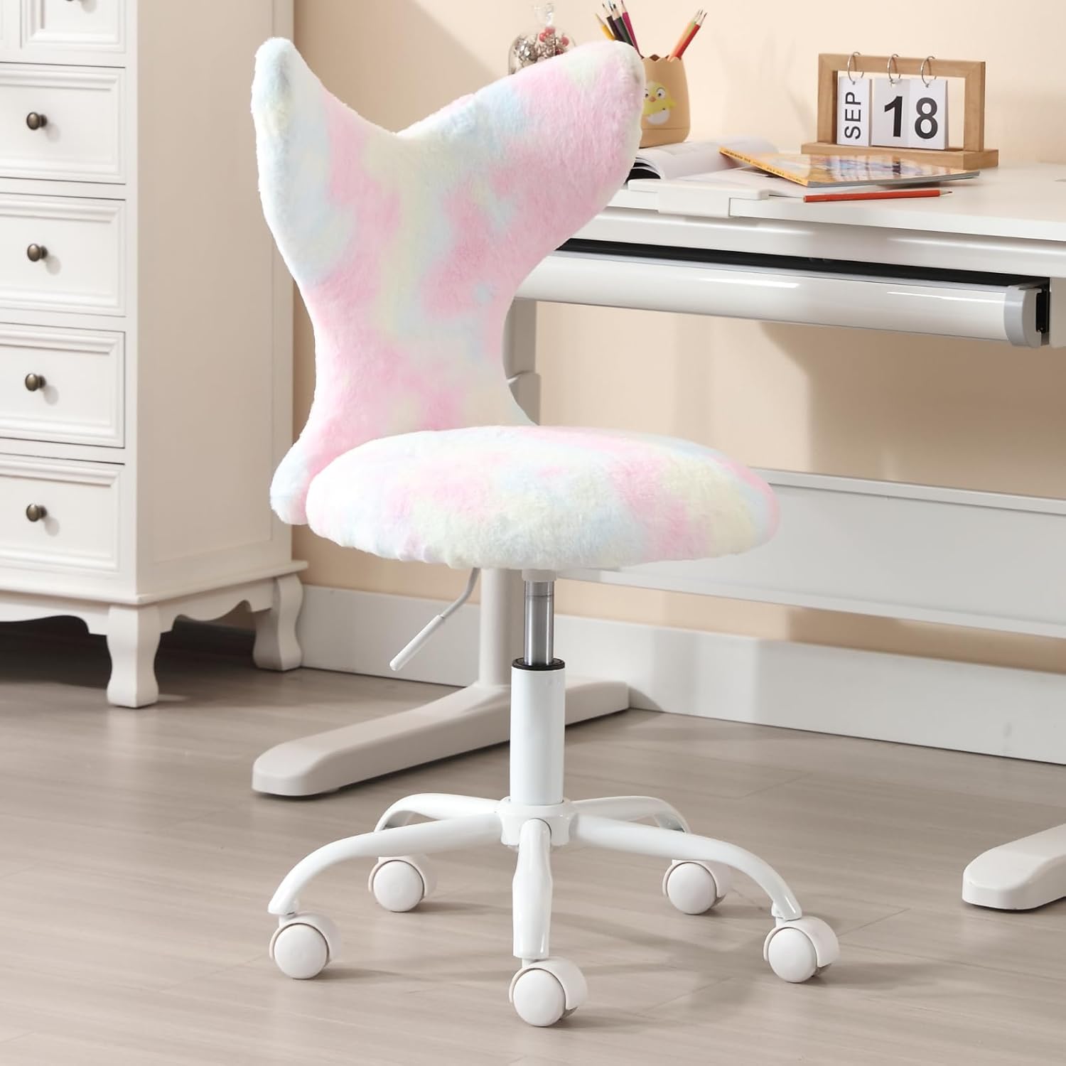 Amazon.com: ZSARTS Cute Kids Desk Chair for Girls Armless Swivel Study ...