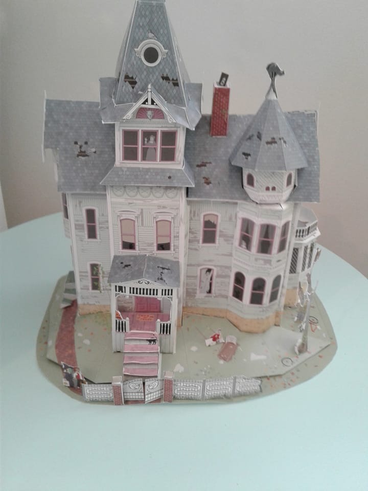 Cut & Assemble Haunted House: Easy-to-Make Paper Model: Bergstrom, Matt ...