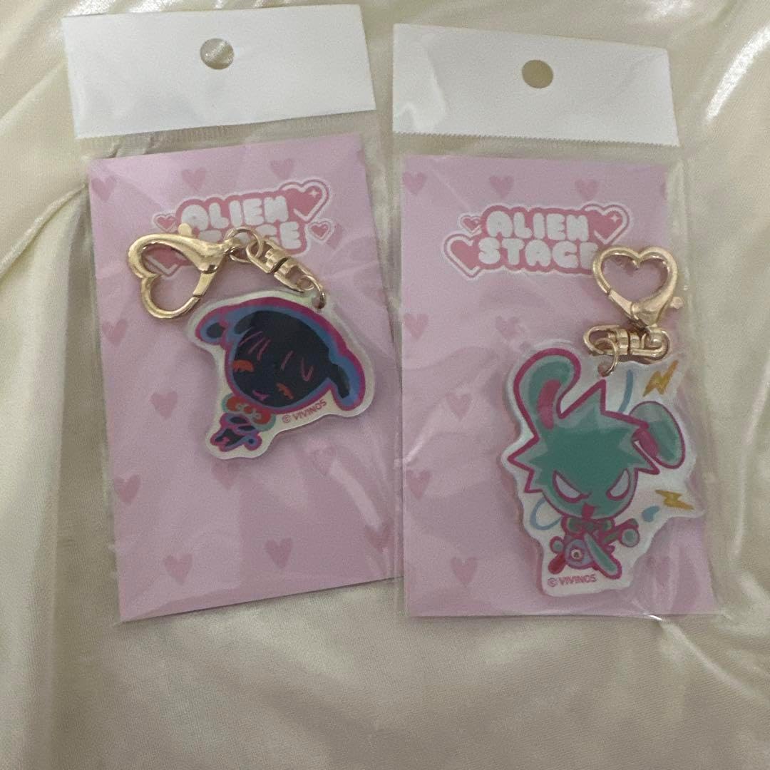 Amazon.com: ALIEN STAGE Rabbit Acrylic Keychain Set Ivan Till ...