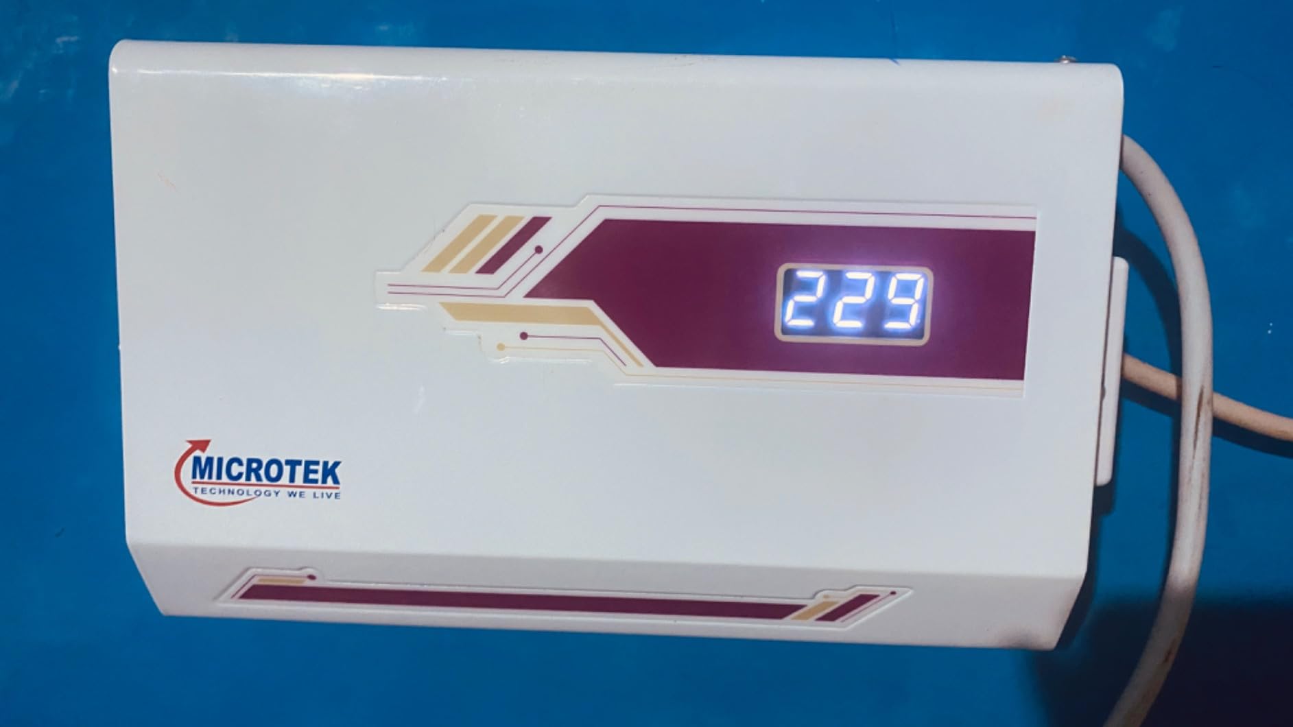 Microtek PEARL EM 4150+ Digital Display Wall Mounted Automatic Voltage ...