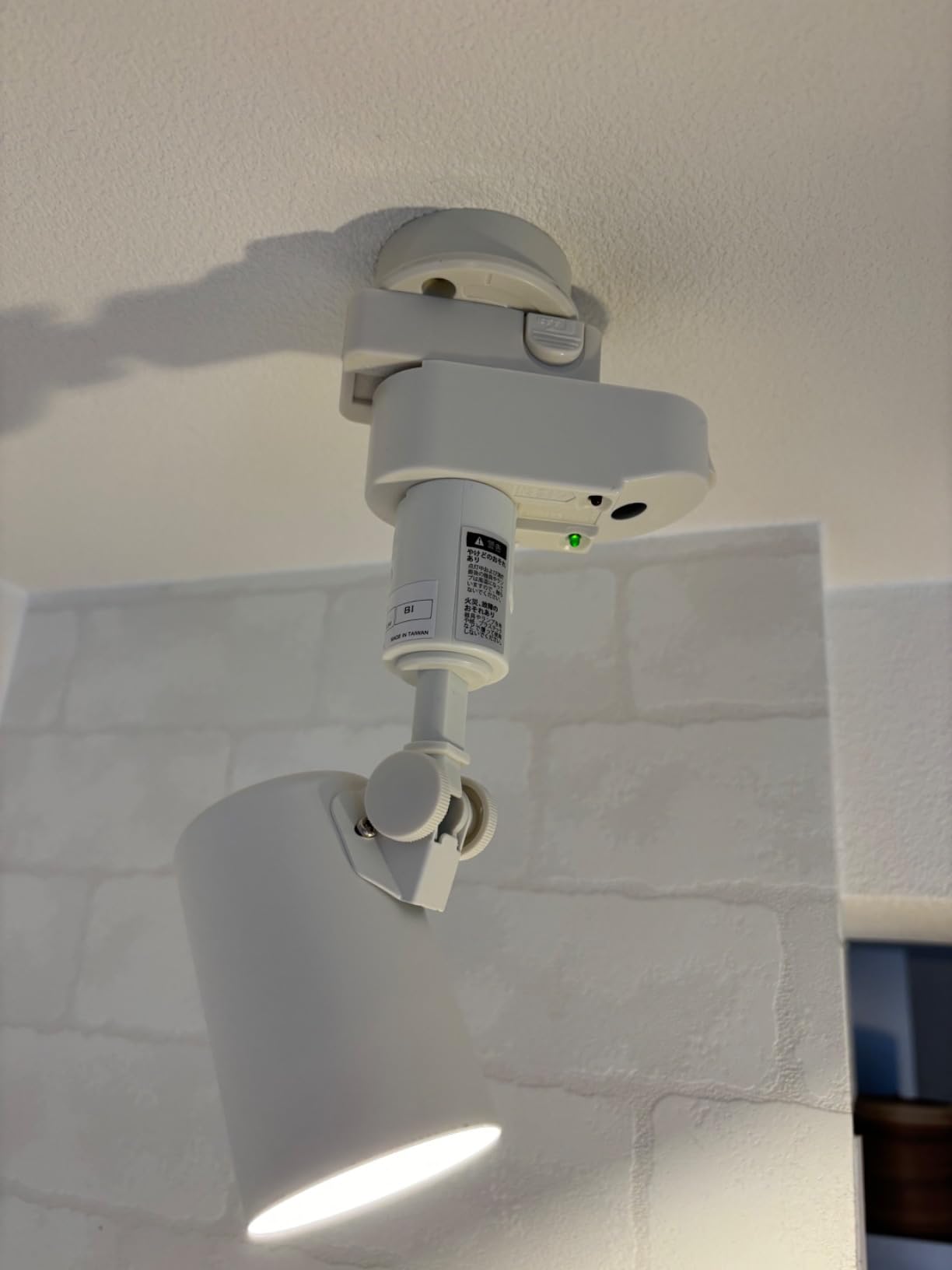 Amazon.co.jp: エルパ (ELPA) 引掛シーリング 照明 ダクトプラグ 125V 6A EW-LR09H : DIY・工具・ガーデン