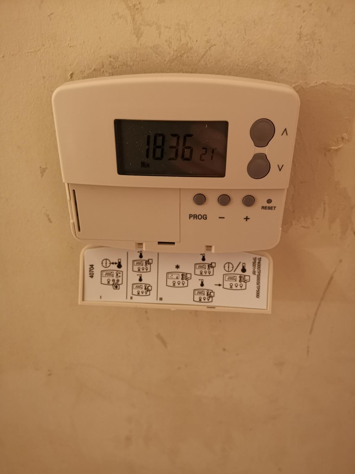 Danfoss TP5000Si Wired 5/2 Day Programmable Thermostat 087N791000 ...