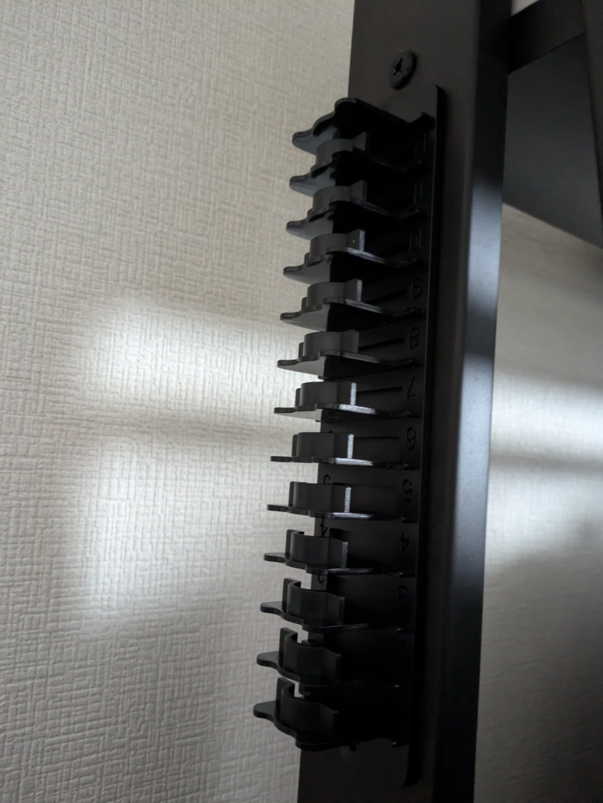 Amazon.co.jp: MIYI 帽子ハンガー 12本収納 野球帽子 帽子掛け まとめて収納 すべり落ちない帽子ラック たっぷり帽子 収納 回転 下着収納 帽子整理 12本掛け ブラック ...