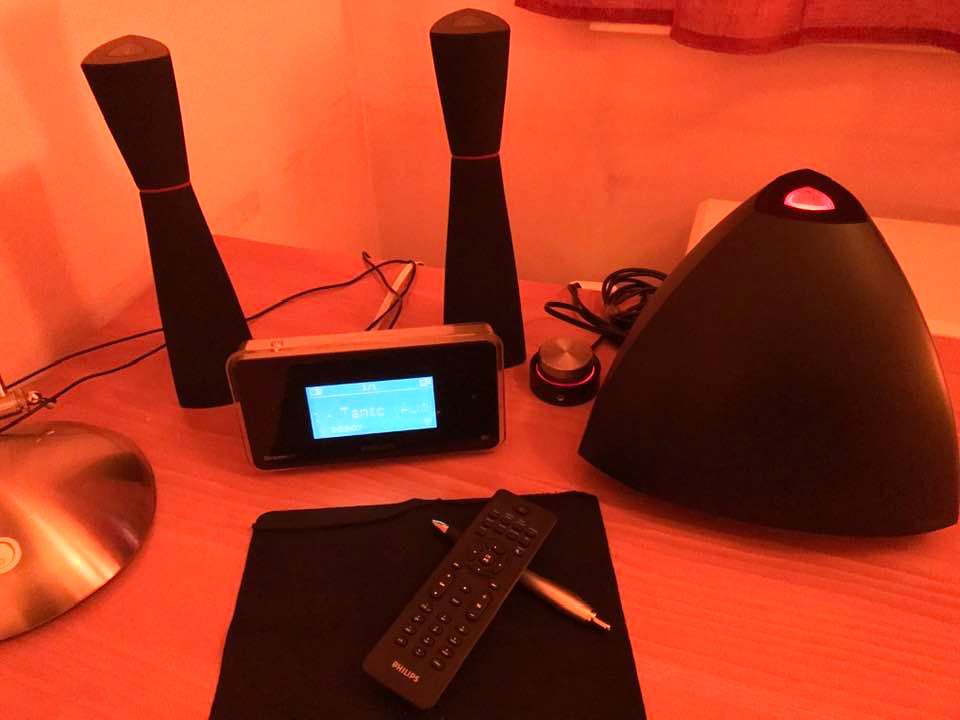 Philips NP 1100 / 12 Netzwerkspieler schwarz inklusive Fernbedienung ...