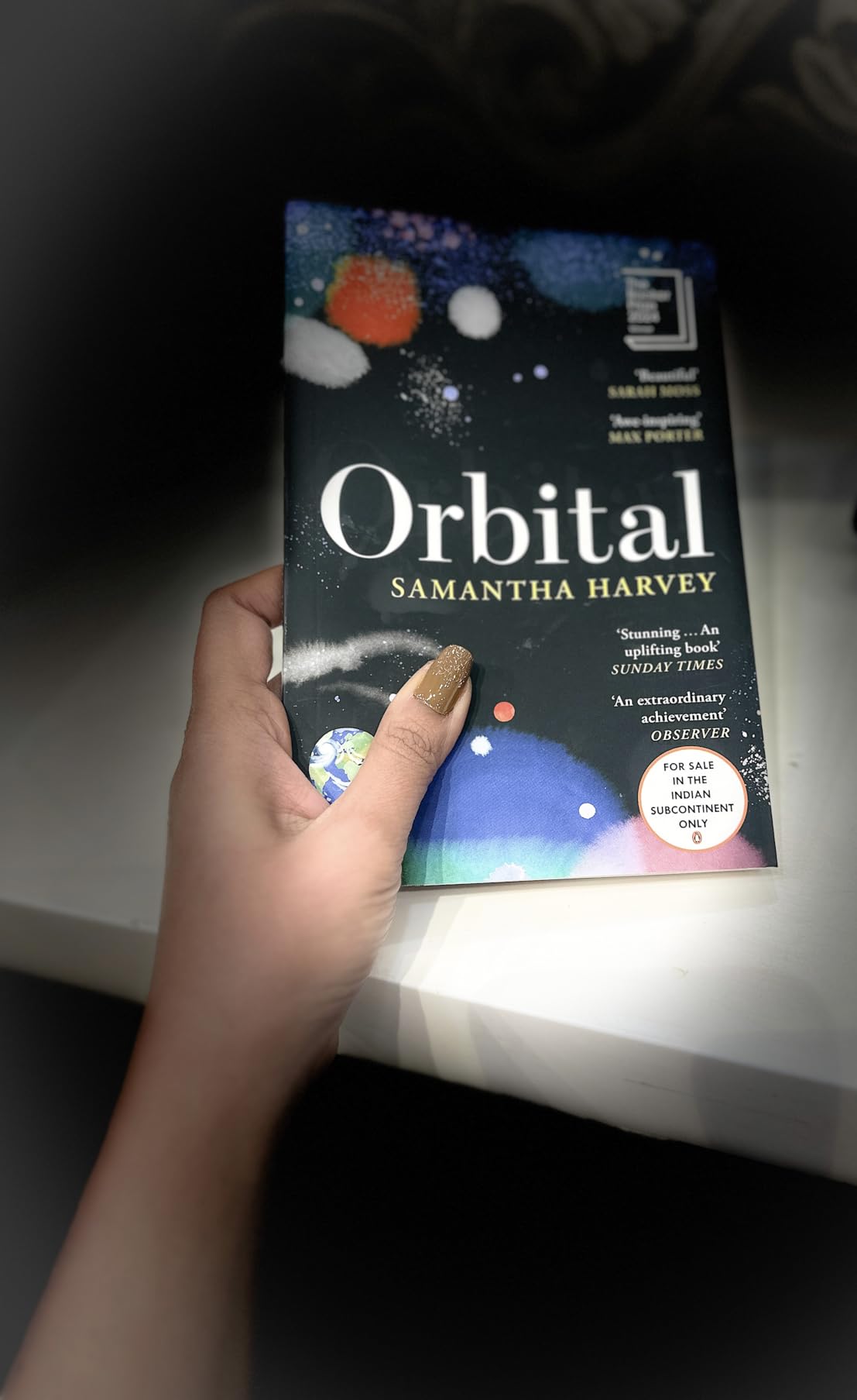 Orbital : Harvey, Samantha: Amazon.in: Books