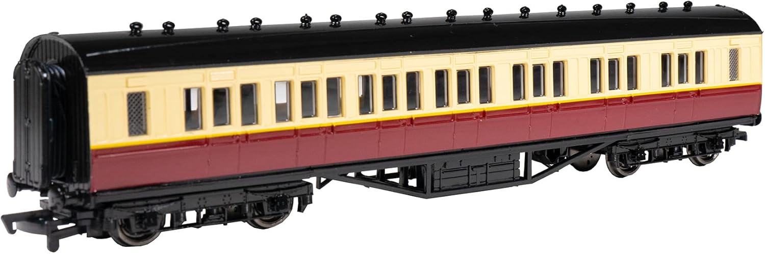 Amazon.com: Bachmann Trains - RED COMPOSITE COACH - HO Scale : Arts ...