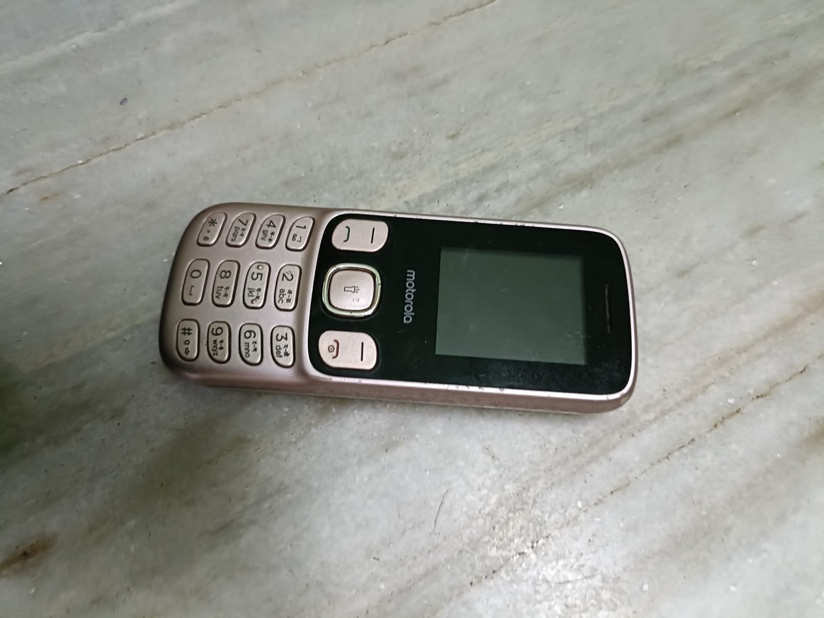 Motorola a10 Dual Sim keypad Mobile with 1750 mAh Battery, Expandable ...