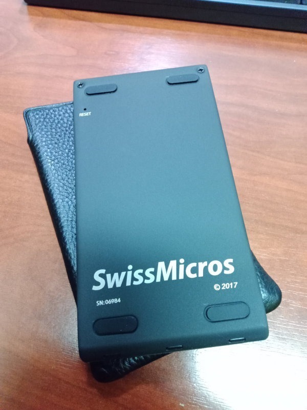 Amazon | SwissMicros DM42 電卓 - 高度なRPN科学電卓 ディスプレイ、プログラム可能、エンジニアや数学者に最適 ...