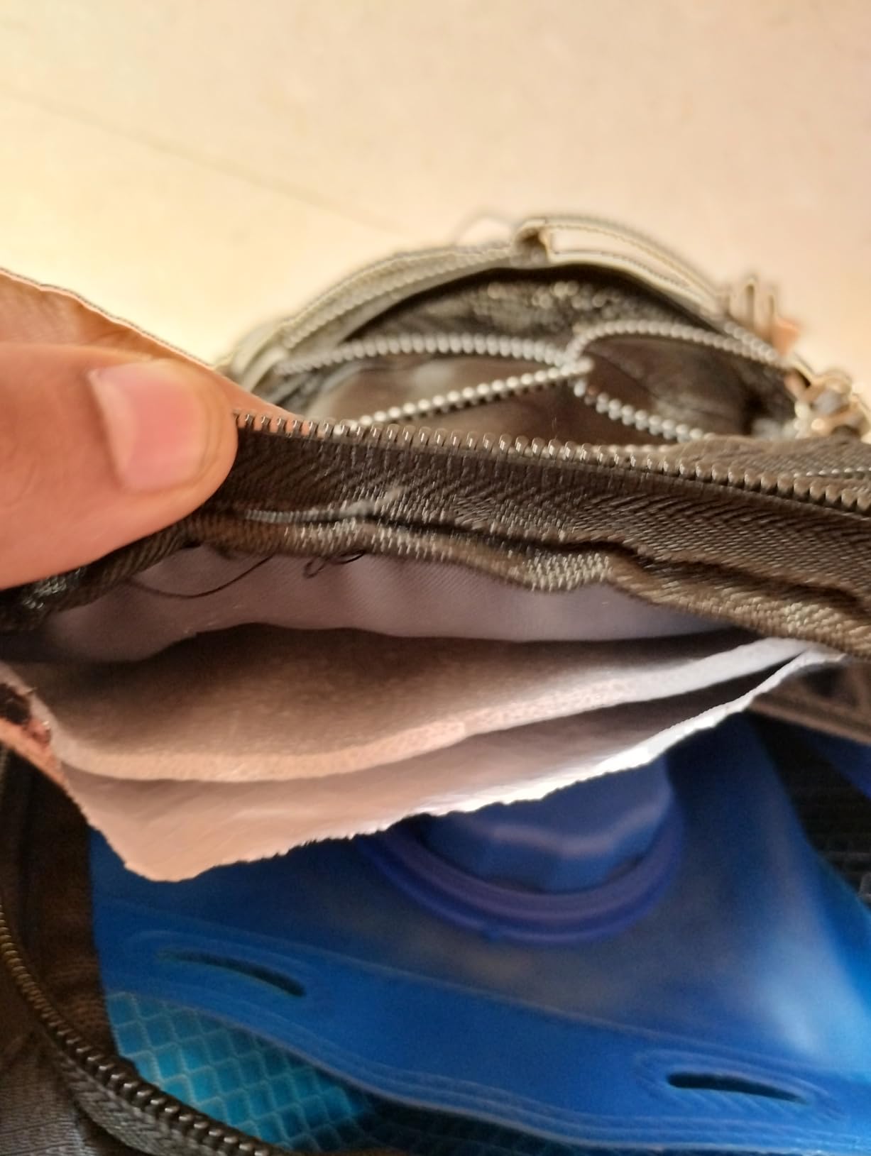 GUSTAVE® Hydration Backpack with 2L Hydration Bag for Hiking Cycling ...